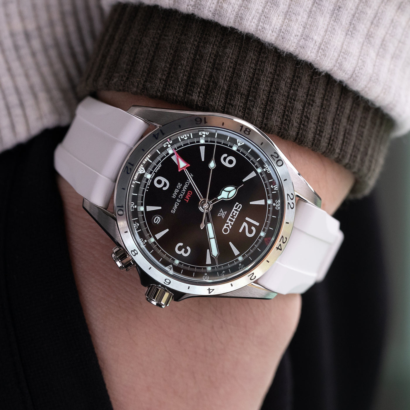 Semi-curved lug watch bands Croco grain watch straps | Strapcode