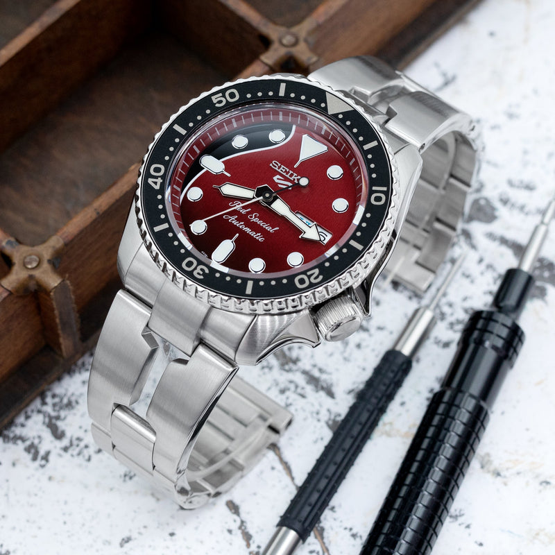 Seiko 5 Sports 42.5mm Curved End Retro Razor Watch Bands | Strapcode